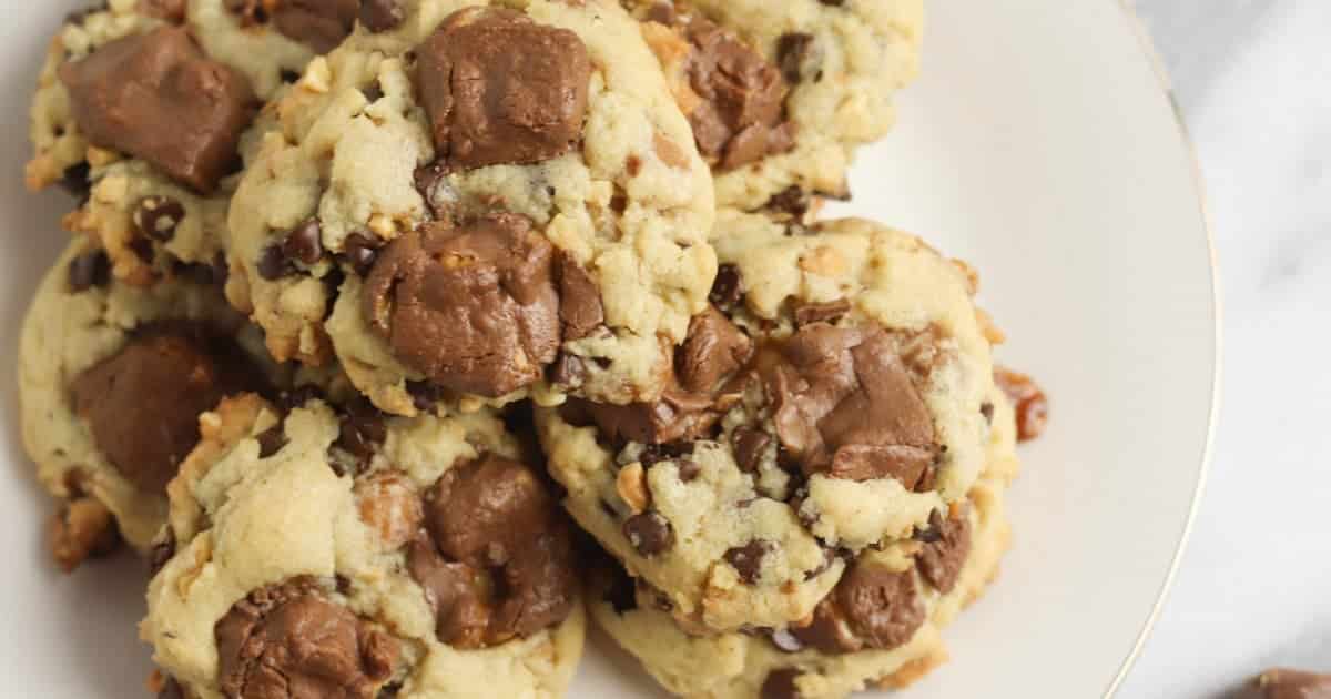Delicious Snickers Cookies to Please Any Crowd