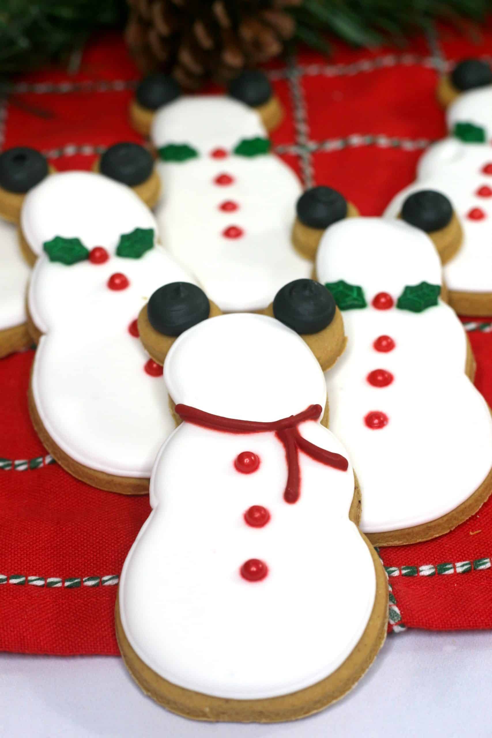 Snowman Cookies from Delicious Gingerbread - Because Mom Says