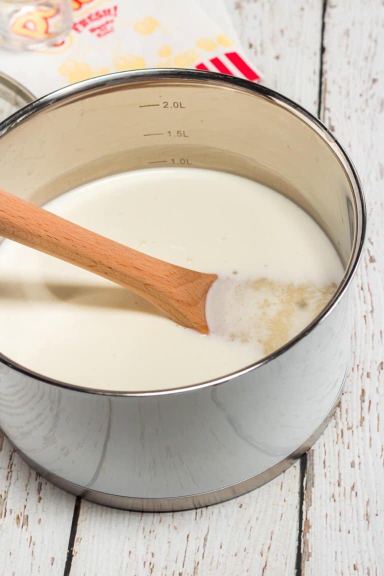 Red, White, and Blue Popcorn - Delicious Patriotic Popcorn Recipe ...
